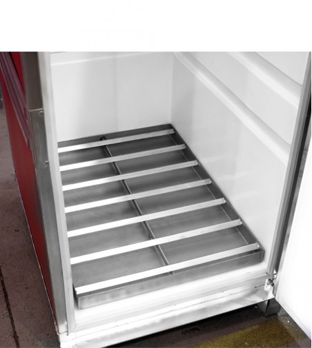 Liquid collection tray for insulated containers